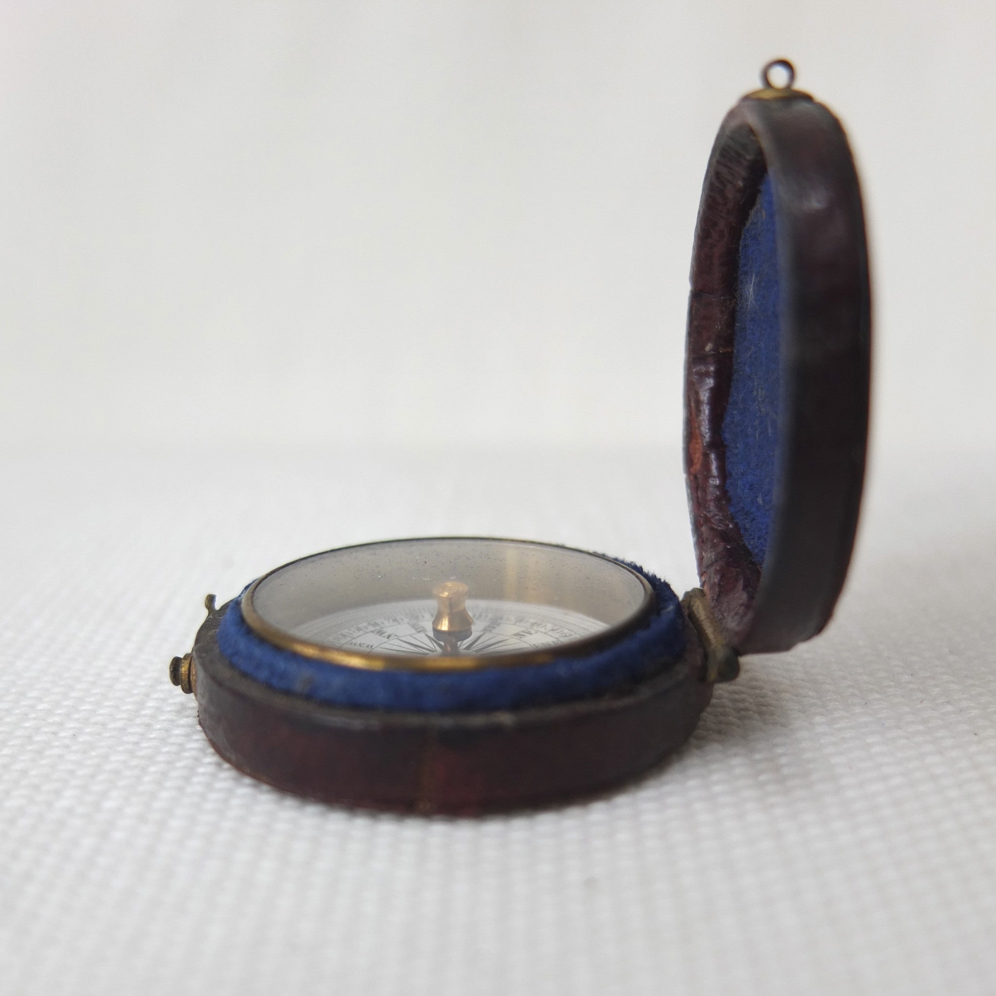 Victorian Pocket Compass with Morocco Leather Case 1860 – Compass Library