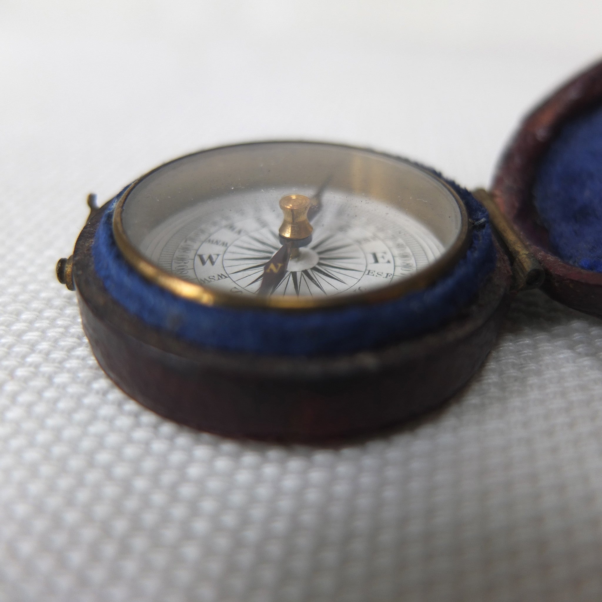 Victorian Pocket Compass with Morocco Leather Case 1860 – Compass Library